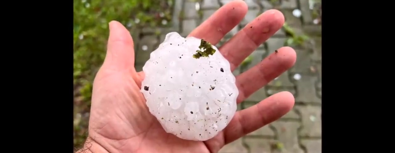 Invånare chockade: jättehagel i solig semesterort | Marcus Oscarsson