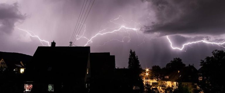 JUST NU: Varning i 16 län – kraftigt åskoväder drar in | Marcus Oscarsson